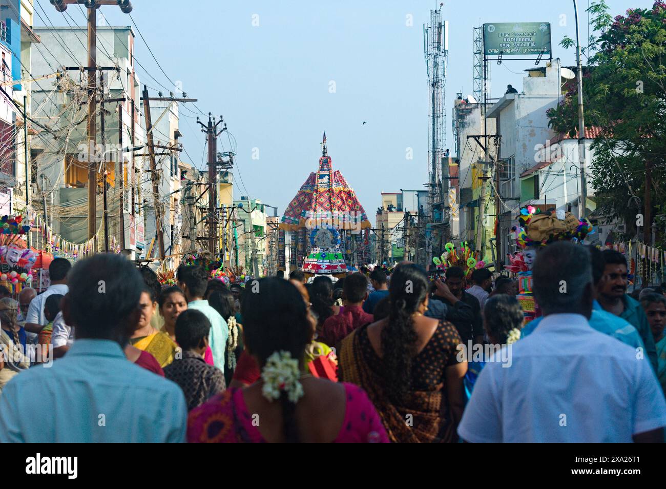 People thronging to have darshan at Thanjavur Chithirai Ther Thiruvizha ...