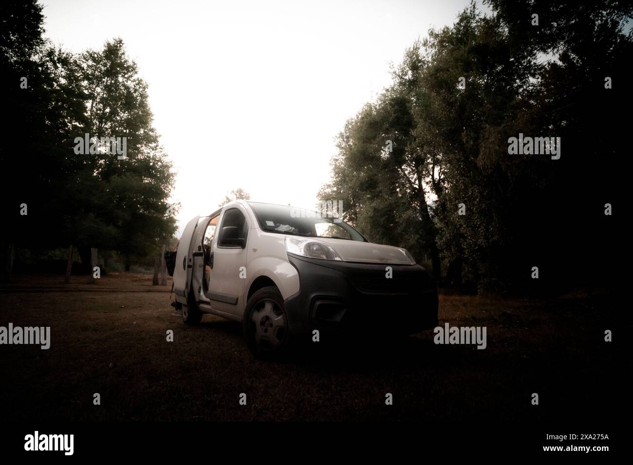 Car parked on dirt hi-res stock photography and images - Alamy