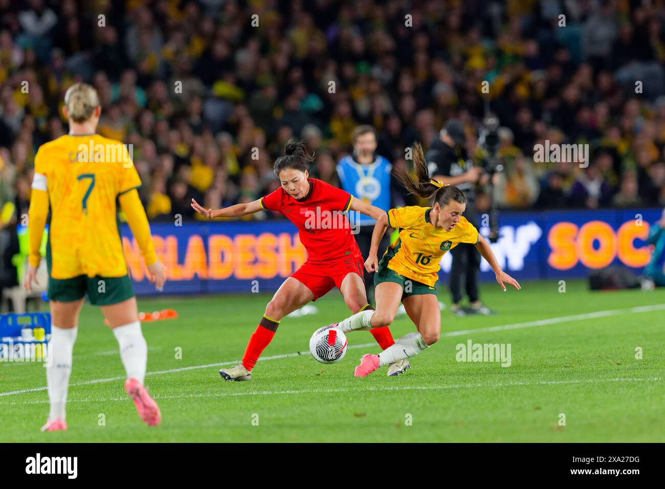 Mengwen Li of China PR competes for the ball with Hayley Raso of ...