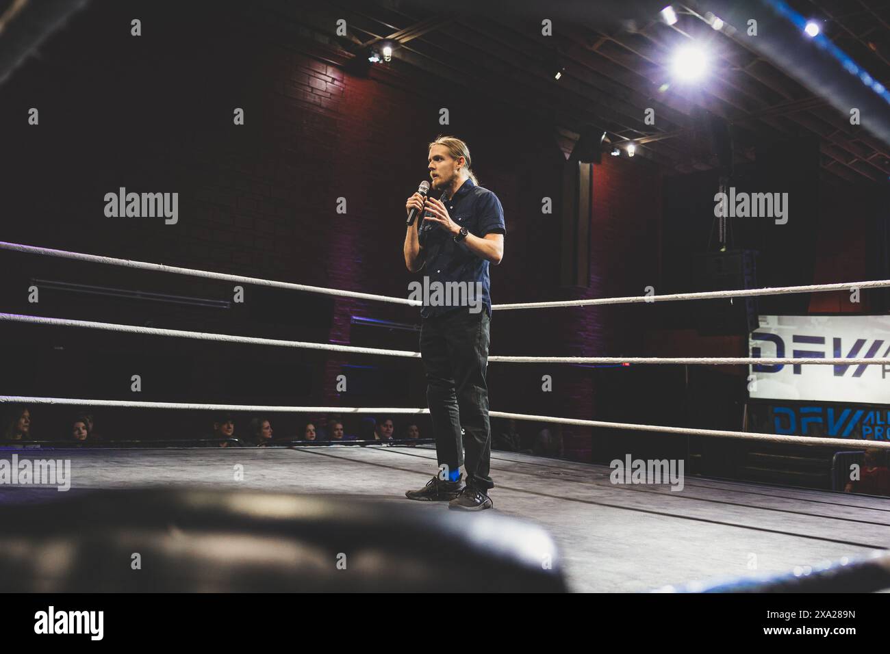 Sports man wrestling pro wrestling hi-res stock photography and images ...