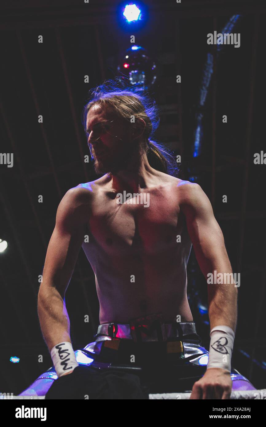 Close up shot of pro wrestler posing for the crowd Stock Photo - Alamy