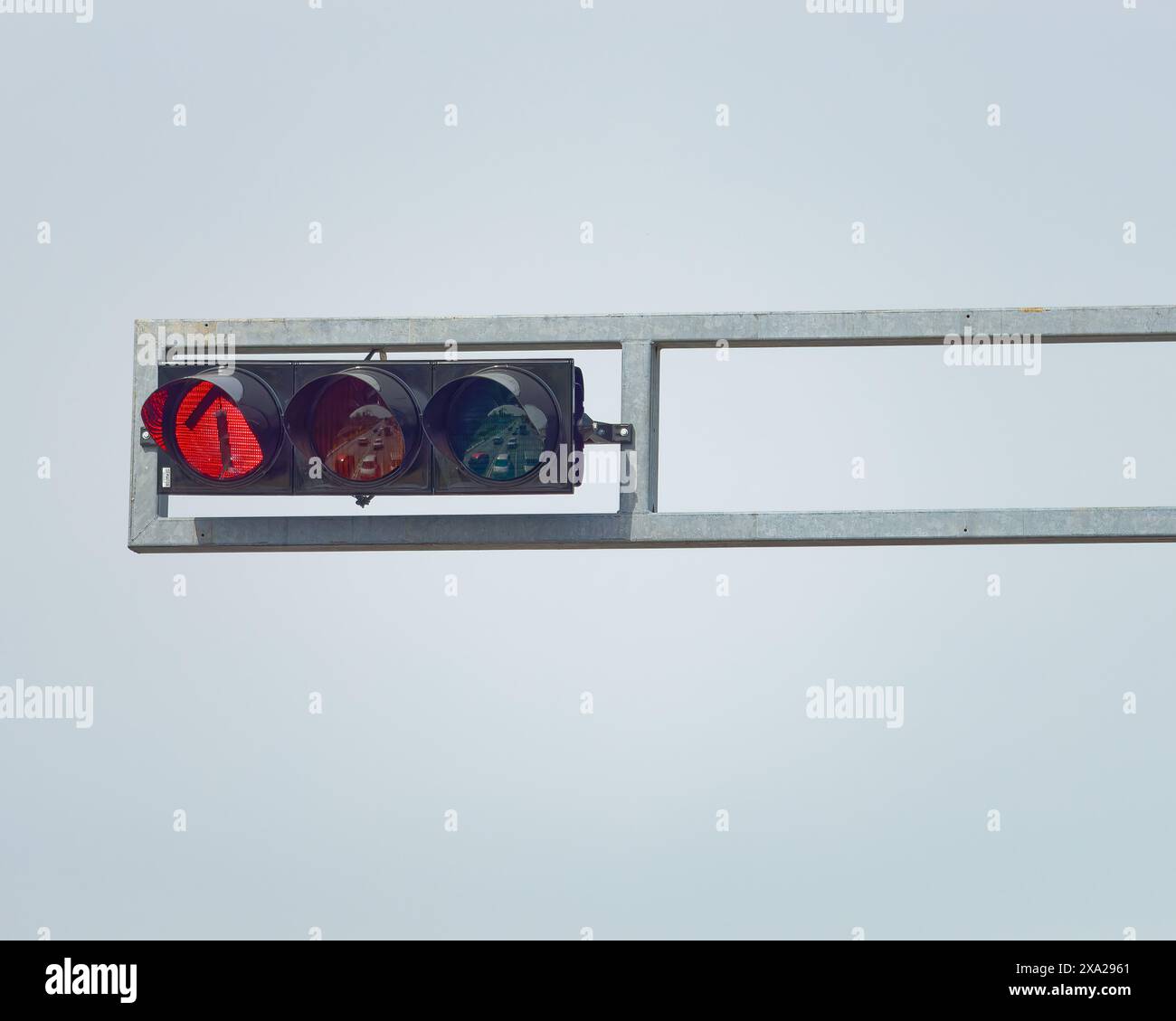 The red traffic light on a pole against a gray sky Stock Photo - Alamy