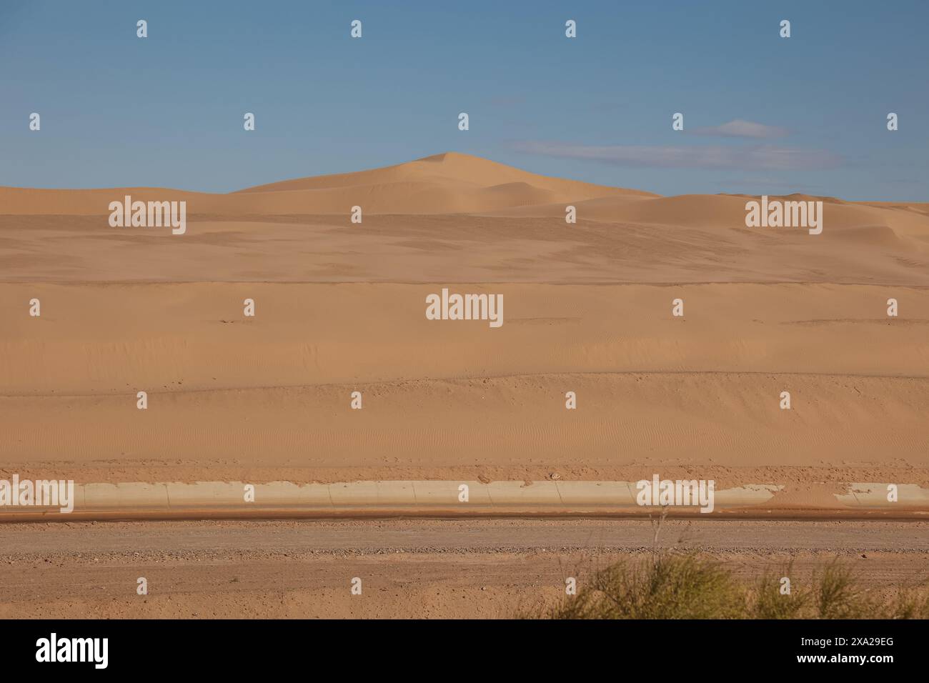 A Vast sandy desert landscape under the blue sky Stock Photo - Alamy