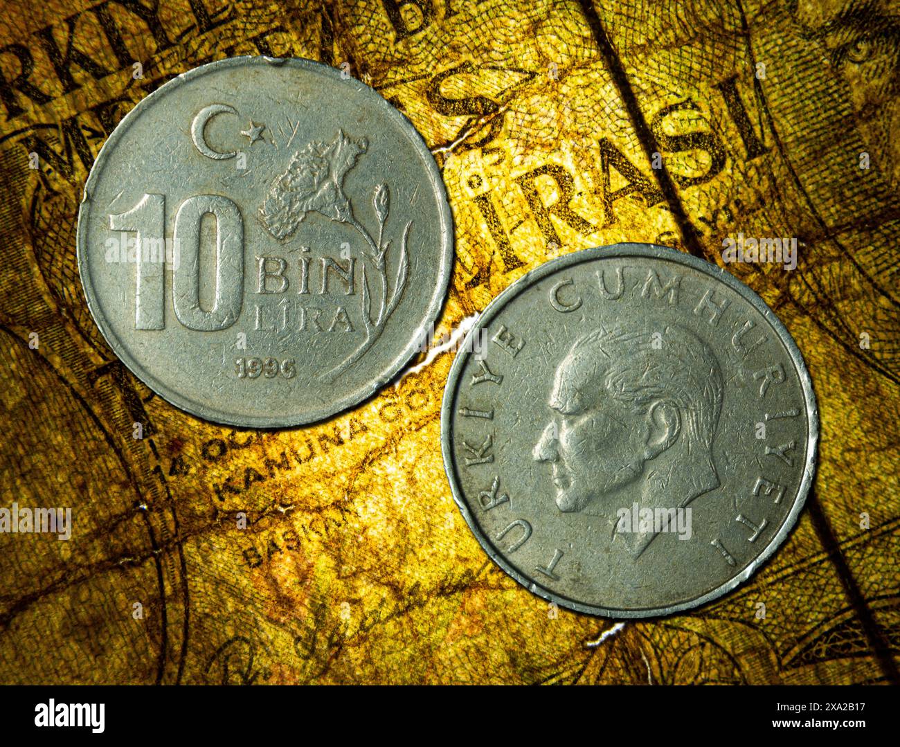A top view of 10 Turkish lira coins Stock Photo - Alamy