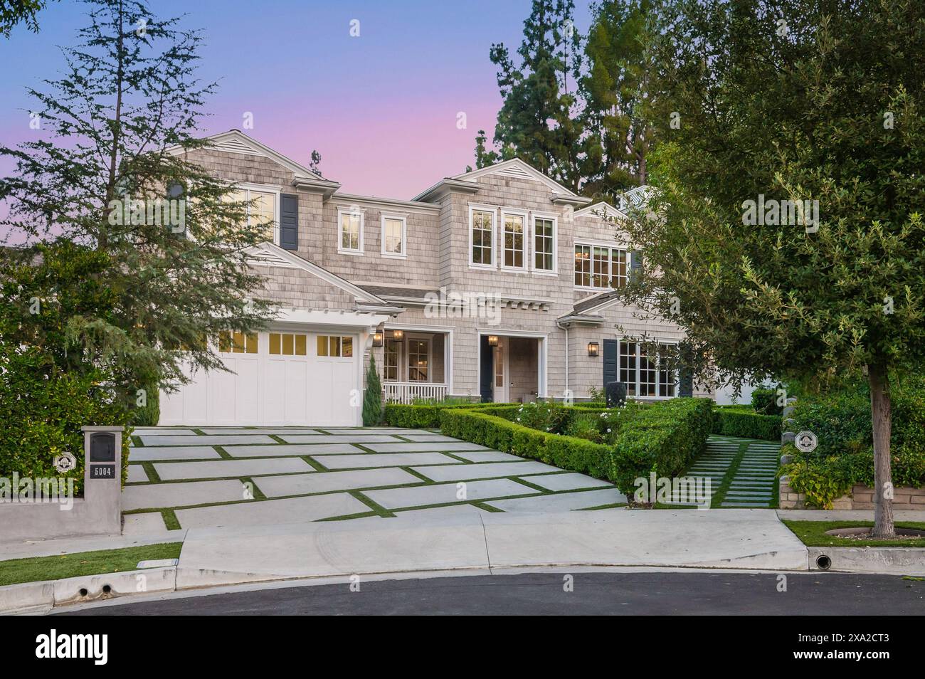 A new construction home in Encino, California Stock Photo - Alamy