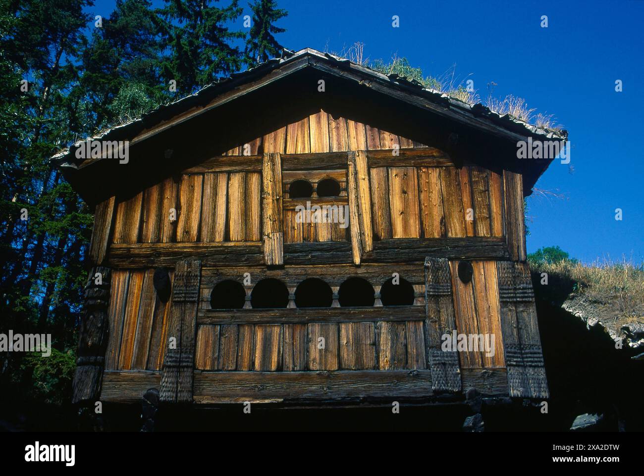 Traditional wooden mountain hut, Norwegian Museum of Cultural History ...