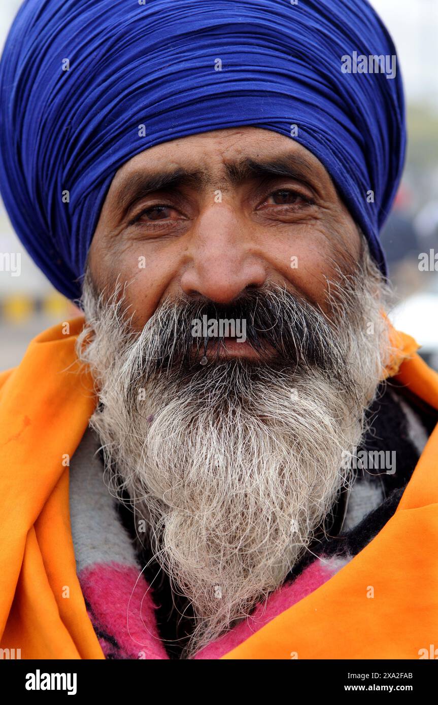 Sikh traditional dress hi-res stock photography and images - Alamy