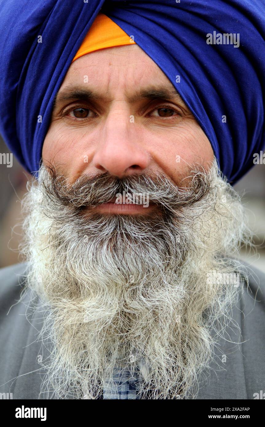 A portrait of a smiling Sikh man in Amritsar, India Stock Photo - Alamy