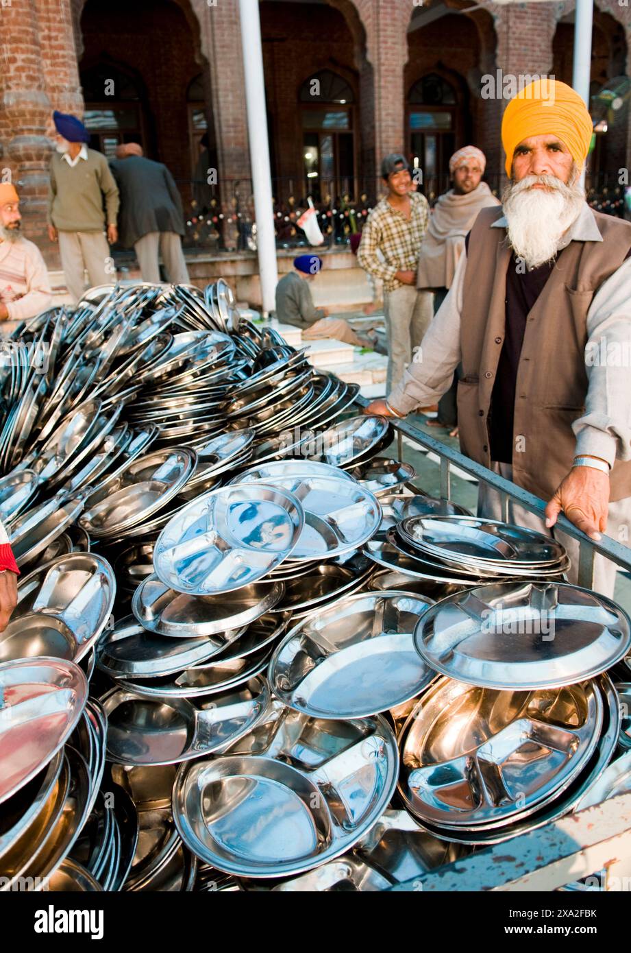 Kitchen dish washing sikh sikhism hi-res stock photography and images ...