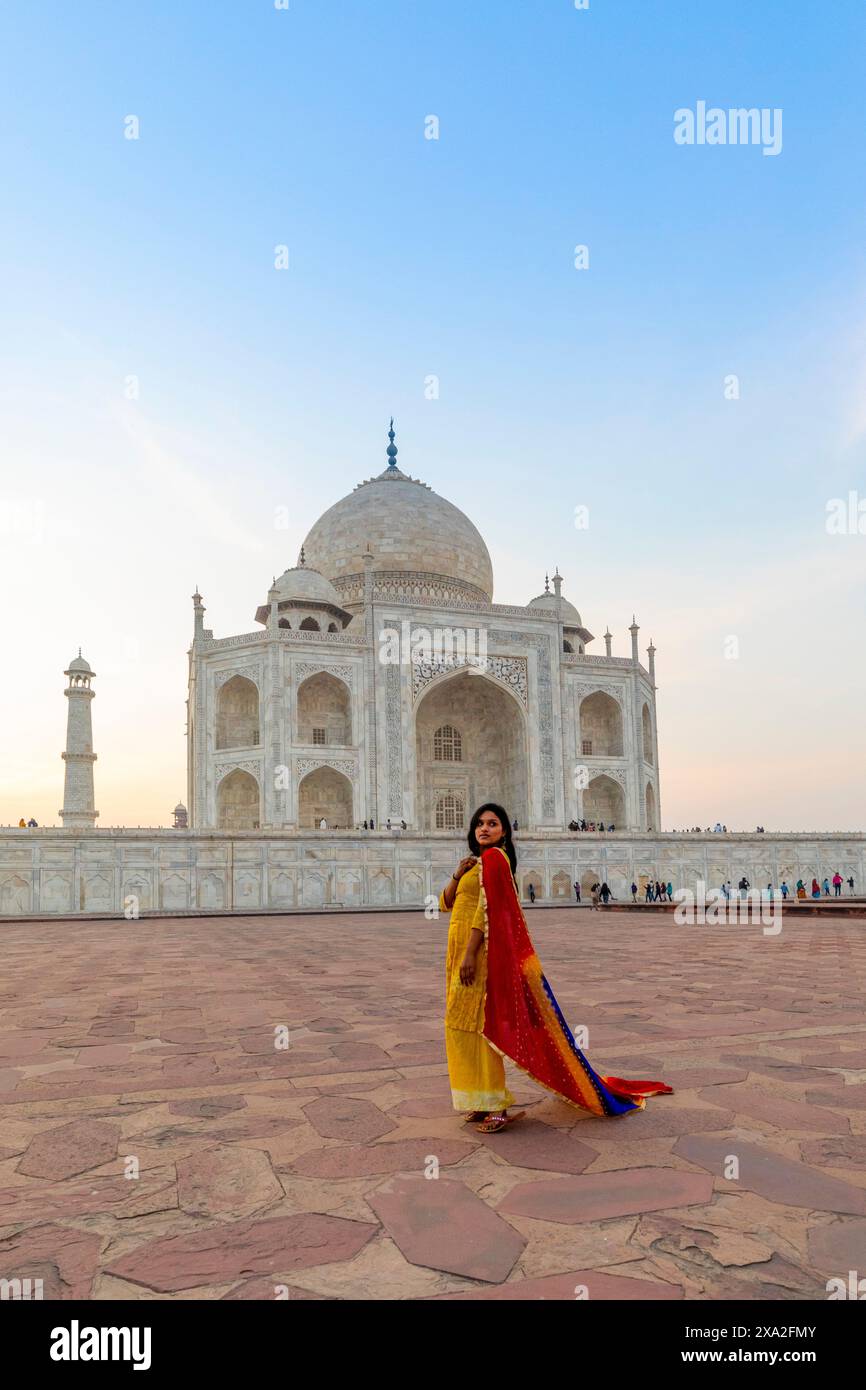 Taj mahal tomb hi-res stock photography and images - Alamy