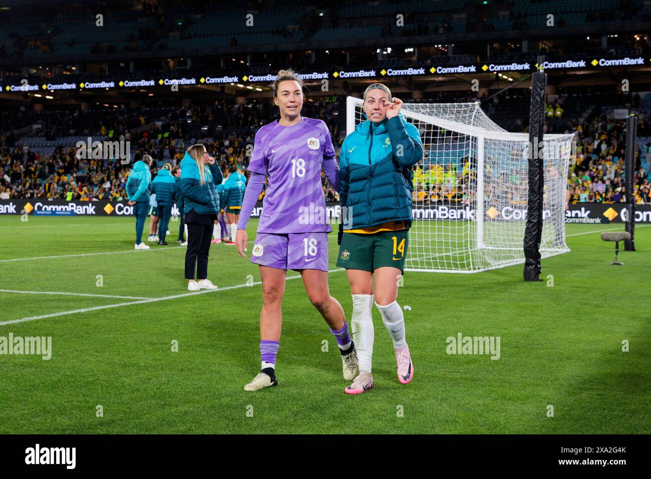 Mackenzie Arnold and Alanna Kennedy of Australia thanks the crowd for ...