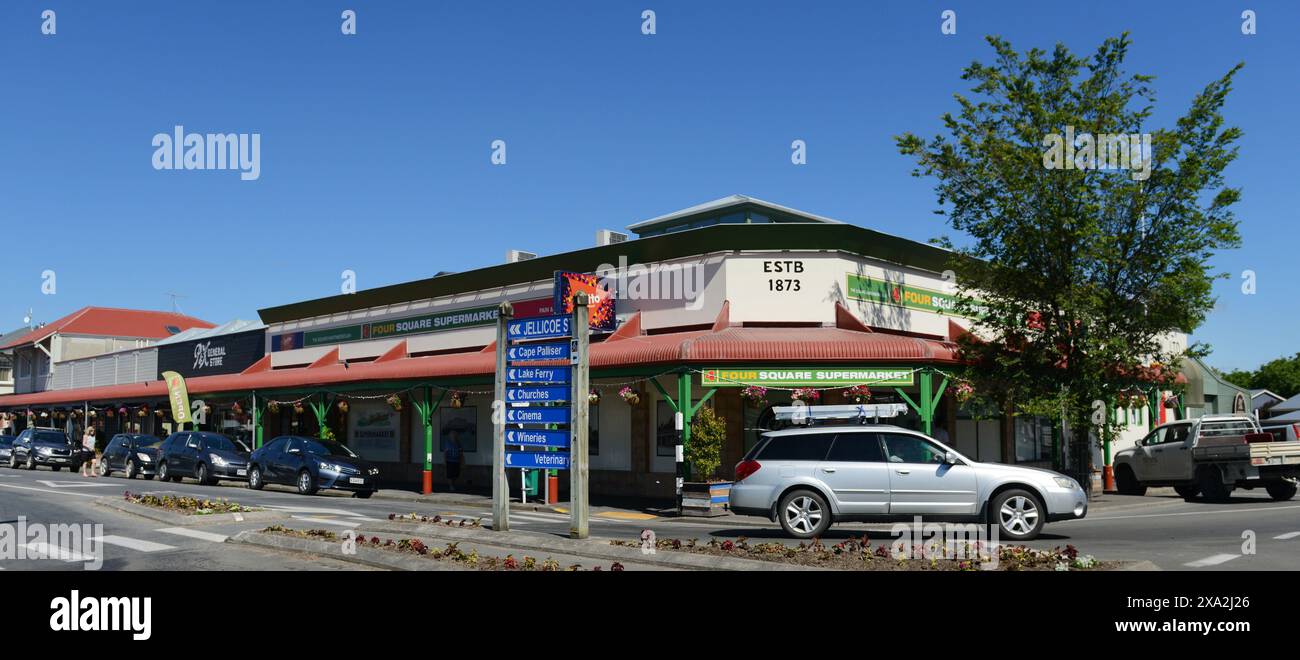 Four square grocery store hi-res stock photography and images - Alamy