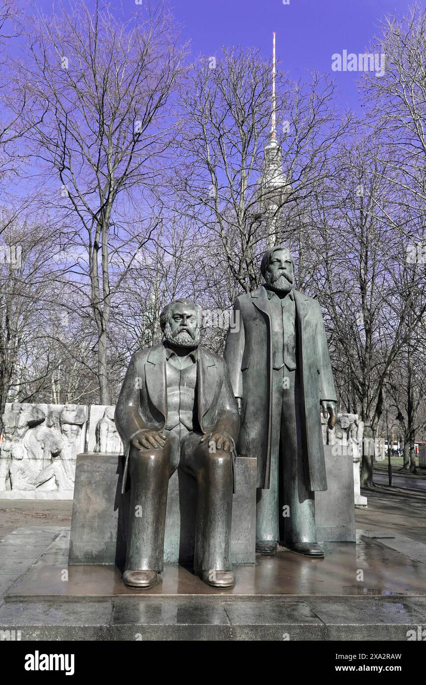 Bronze statues of Karl Marx and Friedrich Engels, Marx-Engels-Forum ...