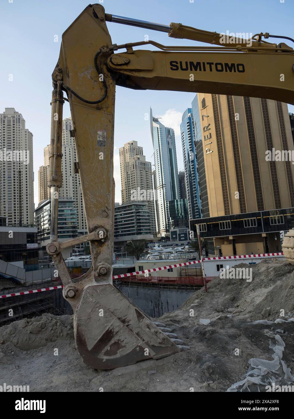 Dubai construction work hi-res stock photography and images - Alamy