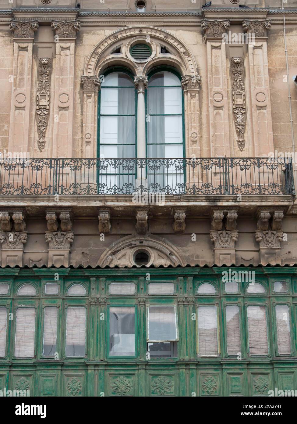 Green cladding hi-res stock photography and images - Alamy