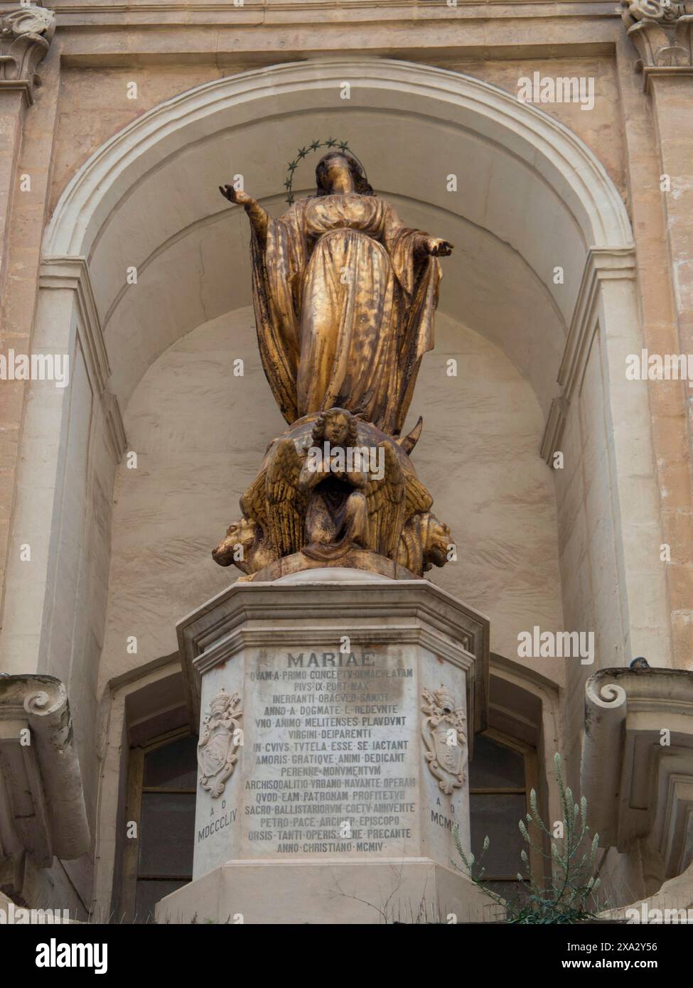 Malta statue sculpture hi-res stock photography and images - Alamy