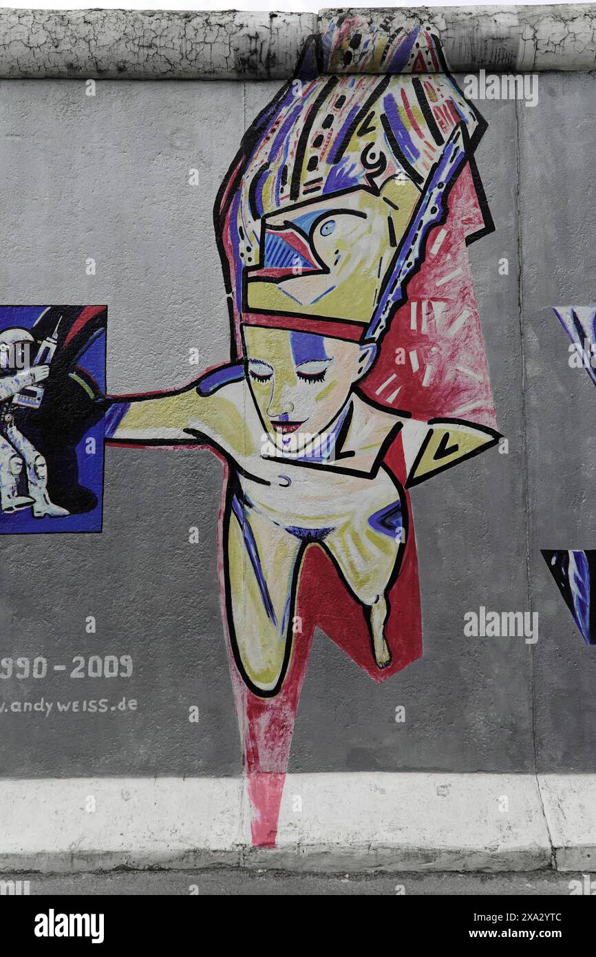 Graffiti on the Berlin Wall at the East Side Gallery, Berlin, Germany ...