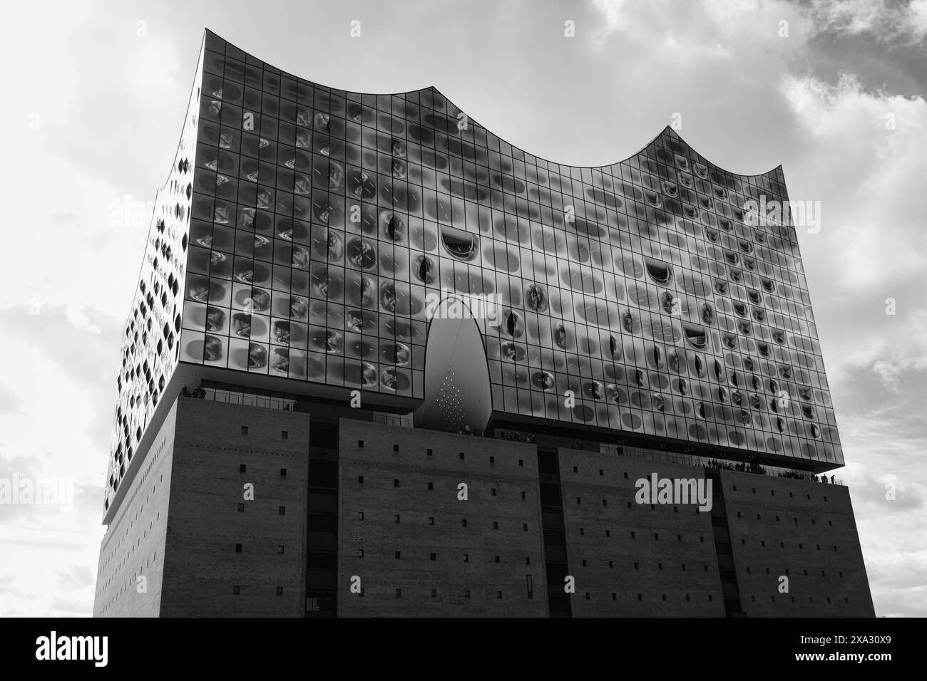 Elbe Philharmonic Hall in Hamburg harbour, black and white, Hanseatic ...