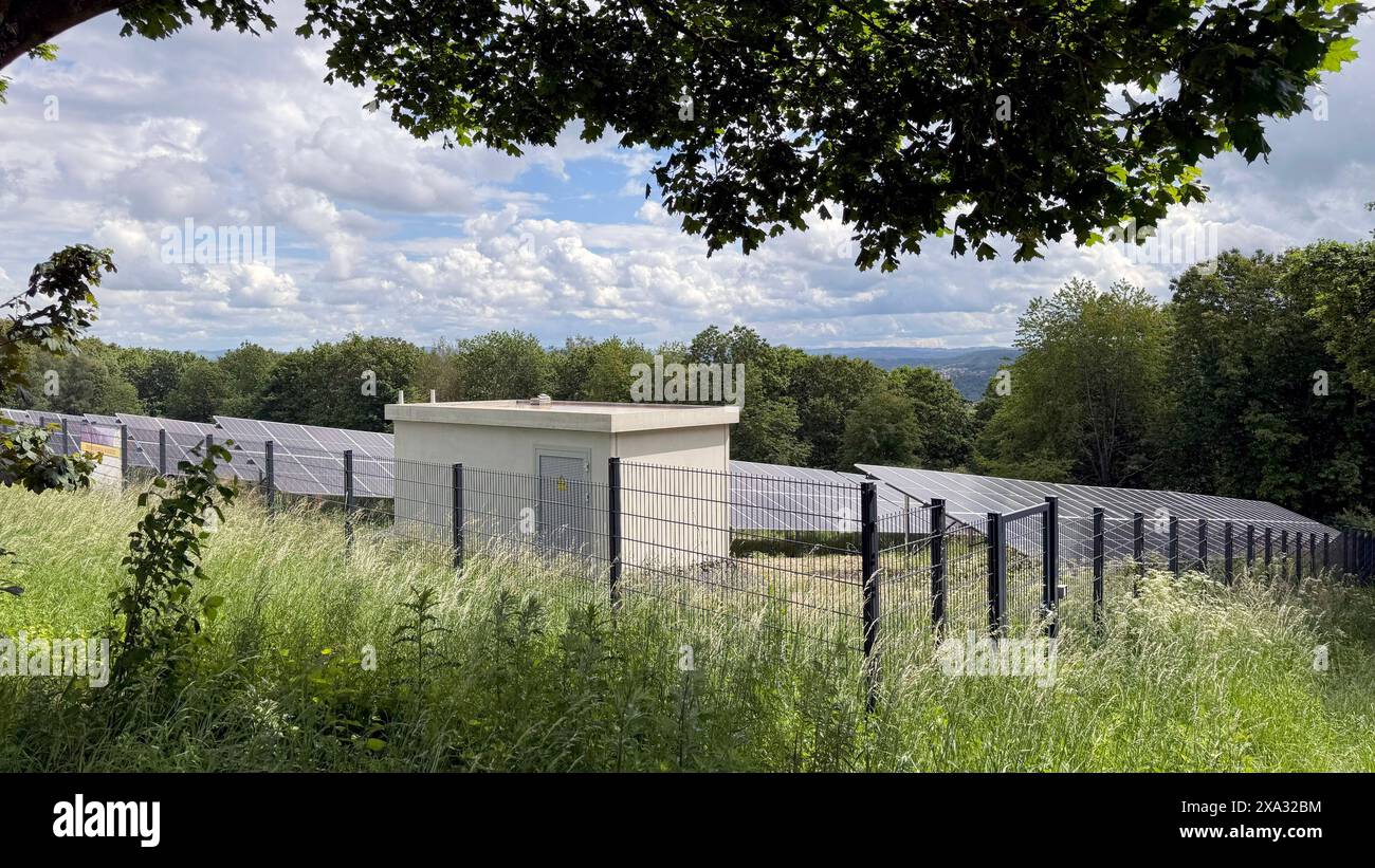 Der erste SVB-Solarpark im Siegerland, Blick ueber über den Solarpark ...