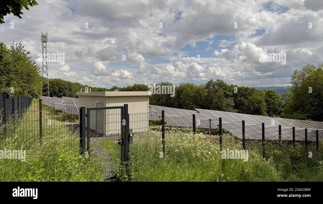 Der erste SVB-Solarpark im Siegerland, Blick ueber über den Solarpark ...