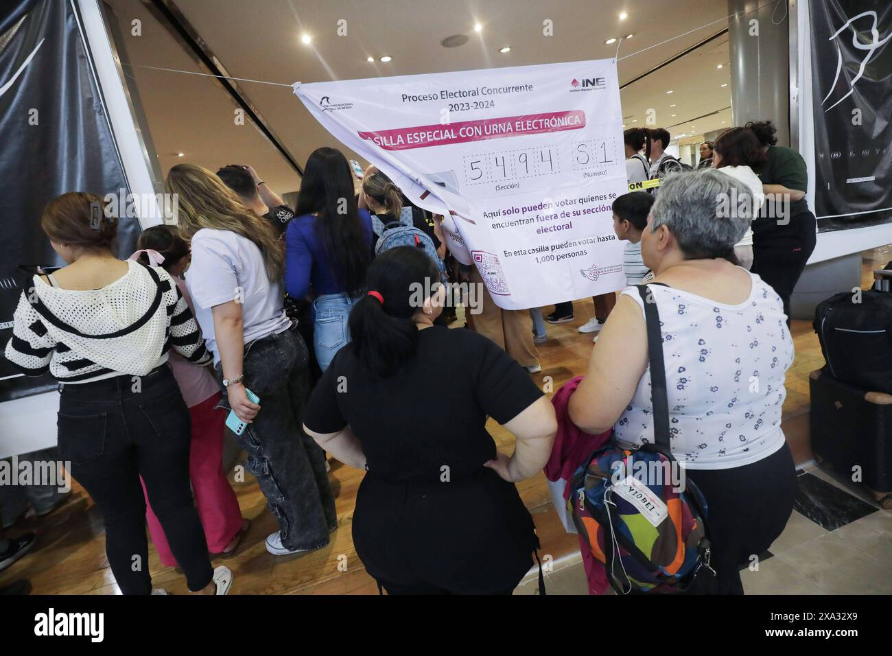 Voting for the Mexico s General Elections Mexican citizens queue to ...