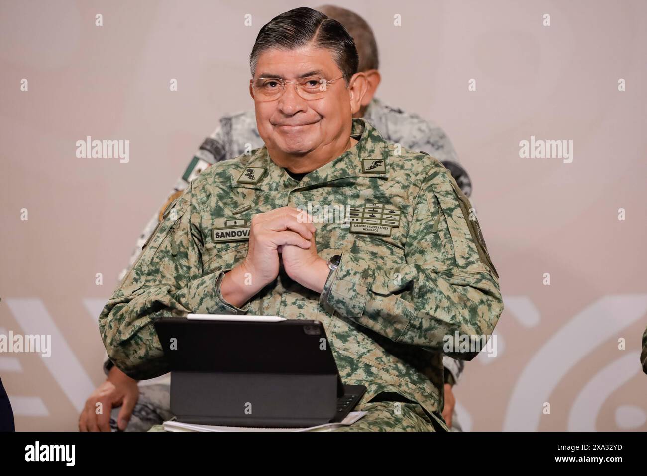 Andres manuel lopez obrador army hi-res stock photography and images ...