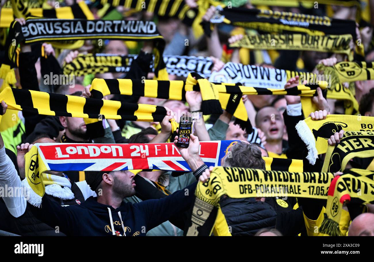 Real madrid champions league fan hi-res stock photography and images ...