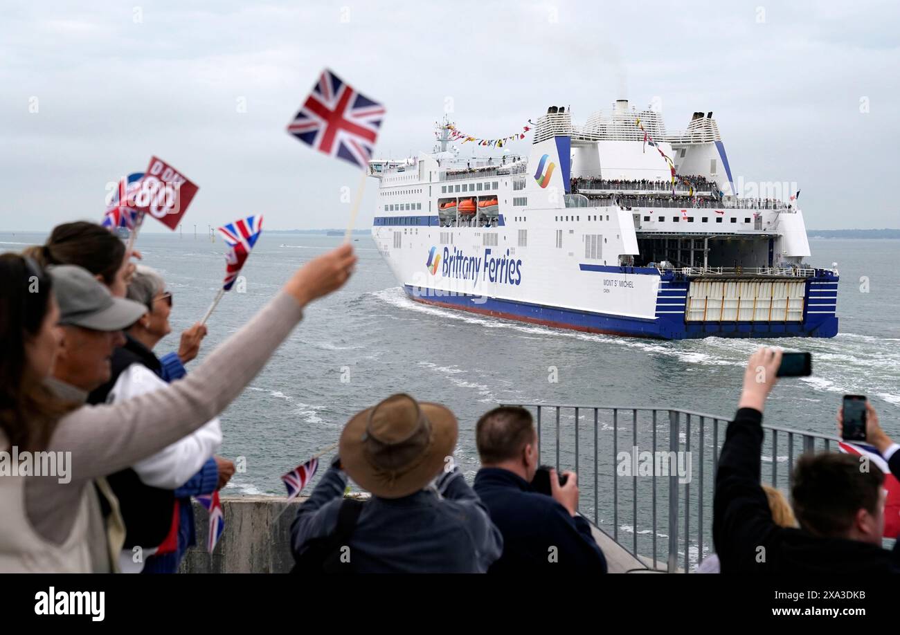 The Brittany Ferries ship Mont St Michel passes the Round Tower as it ...