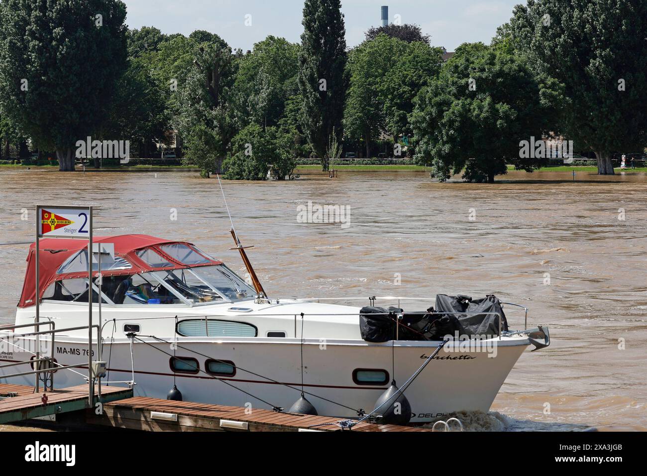 Hochwasser nach Dauerregen 03.06.2024 Blick auf das Hochwasser im ...