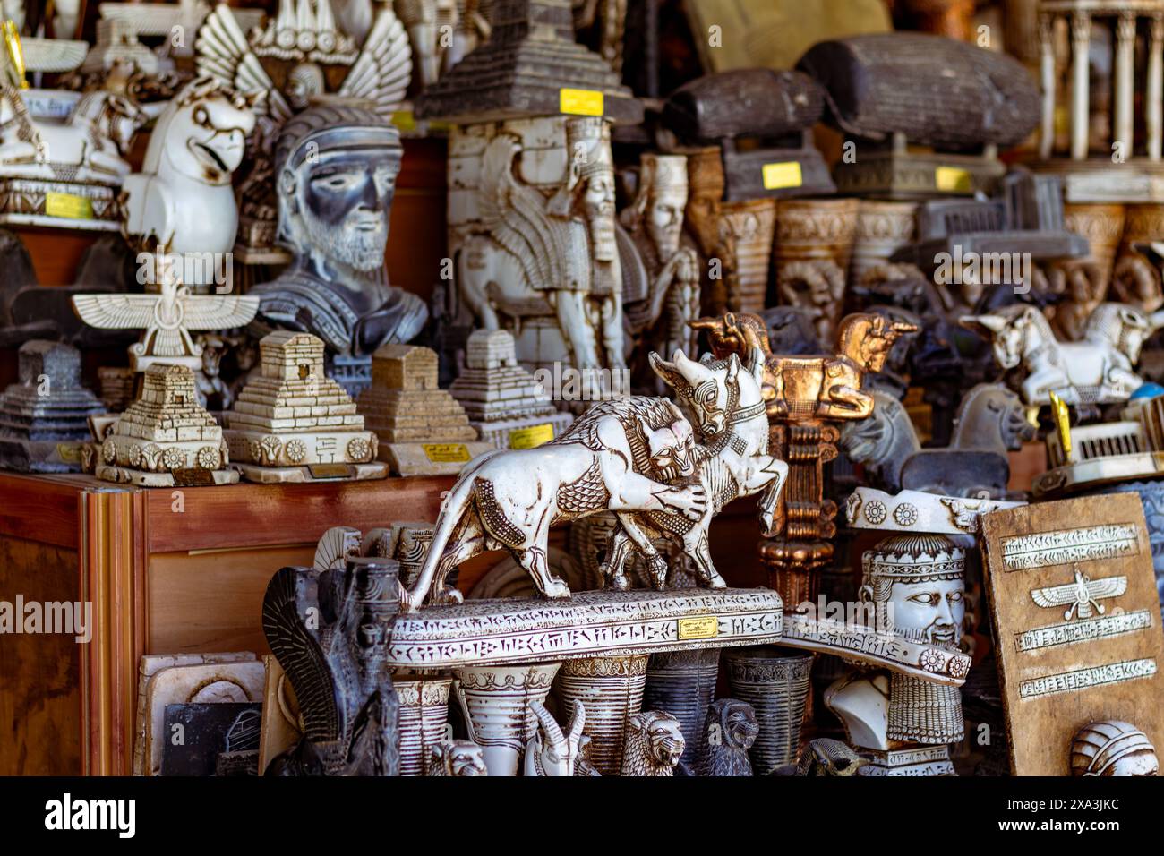 A souvenir shop in the Vakil bazaar, Shiraz, Iran Stock Photo - Alamy