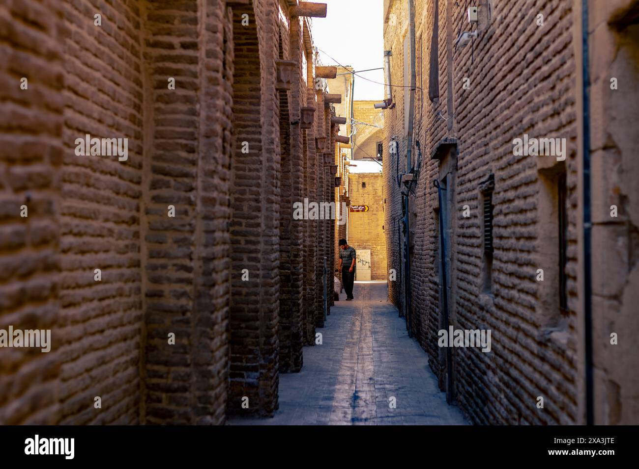 An old alleyway near Vakil bazaar, Shiraz, Iran Stock Photo - Alamy