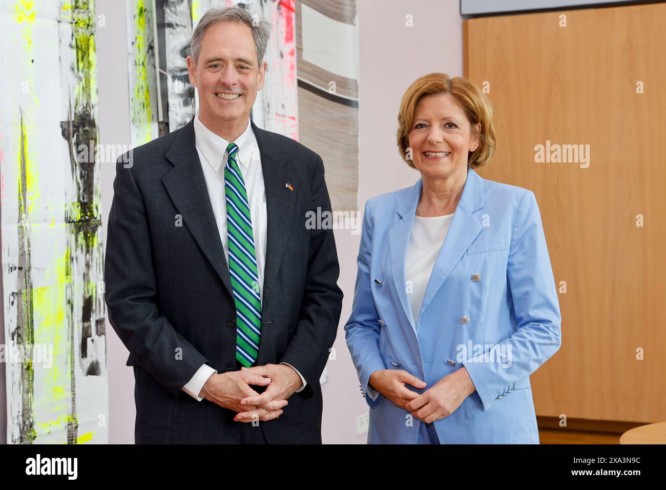 Ministerpräsidentin Malu Dreyer und der scheidende US-Generalkonsul ...