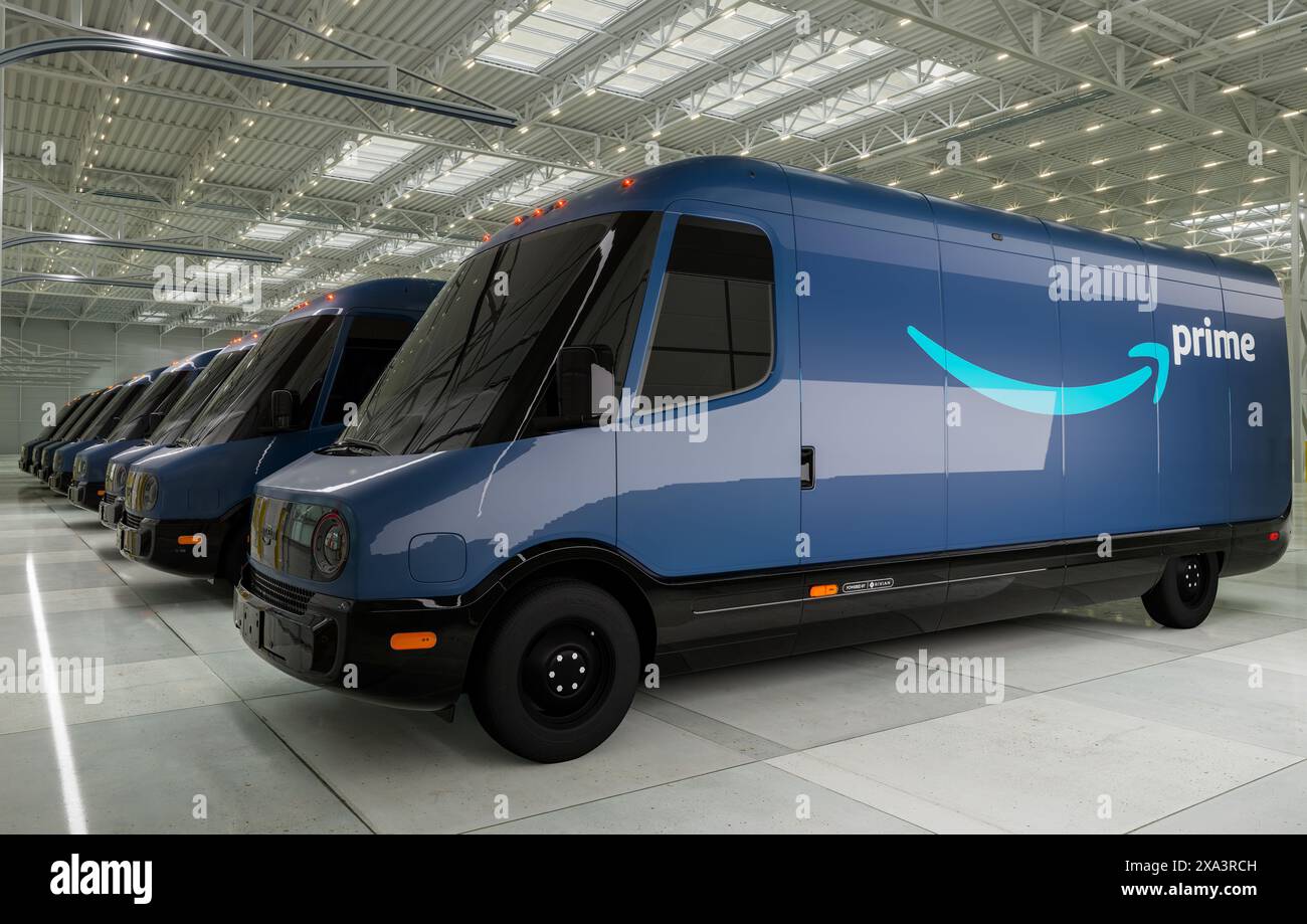 Rivian EDV: electric vans for Amazon at logistics center Stock Photo ...