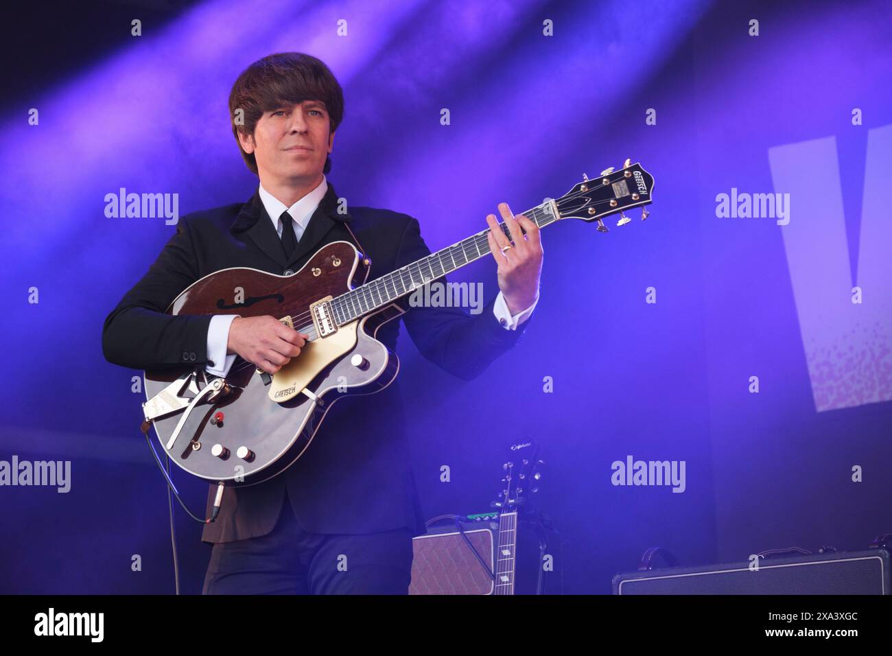 Stephen Hill (George Harrison of The Bootleg Beatles performing at ...