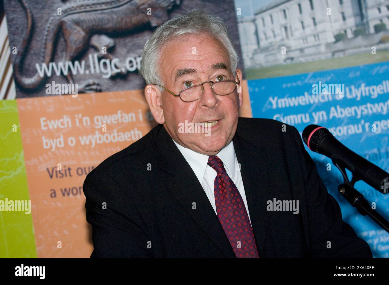 Lord Wigley, Dafydd Wynne Wigley, speaking 1/10/08 Stock Photo - Alamy