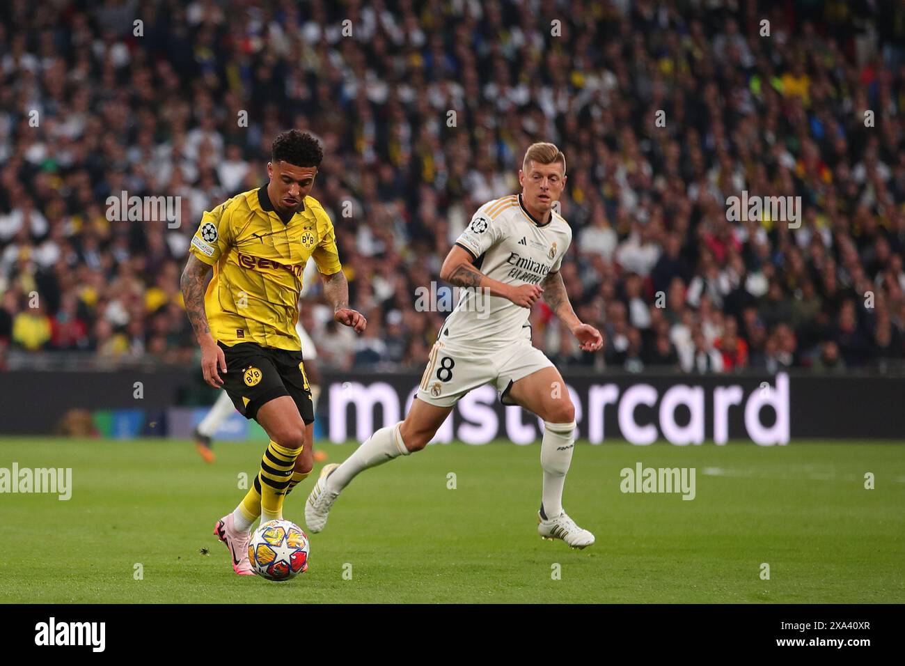 Jadon Sancho of Borussia Dortmund and Toni Kroos of Real Madrid ...