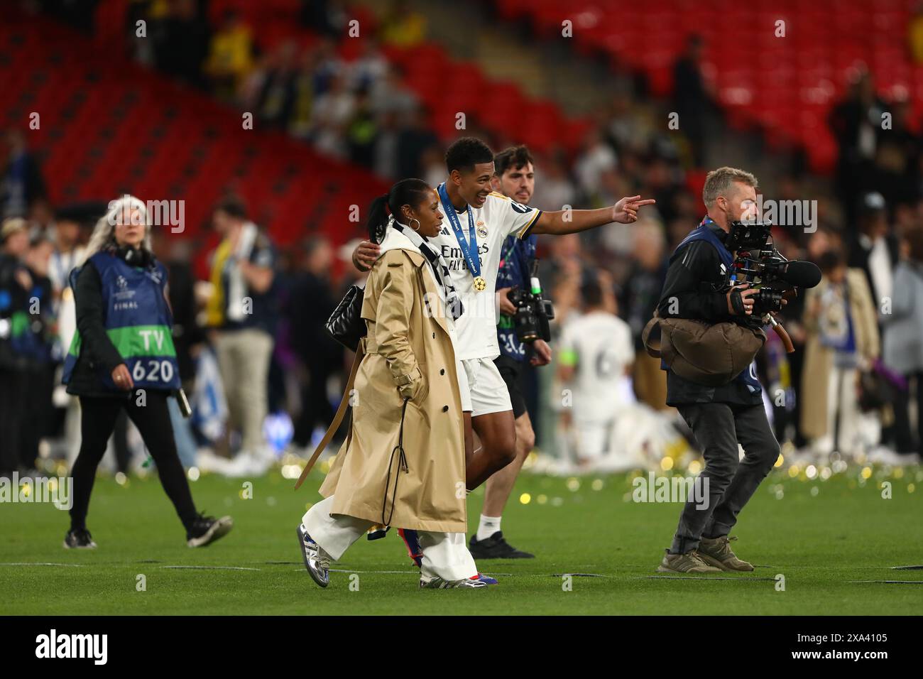 Jude Bellingham of Real Madrid seen with Mum, Denise at full time ...