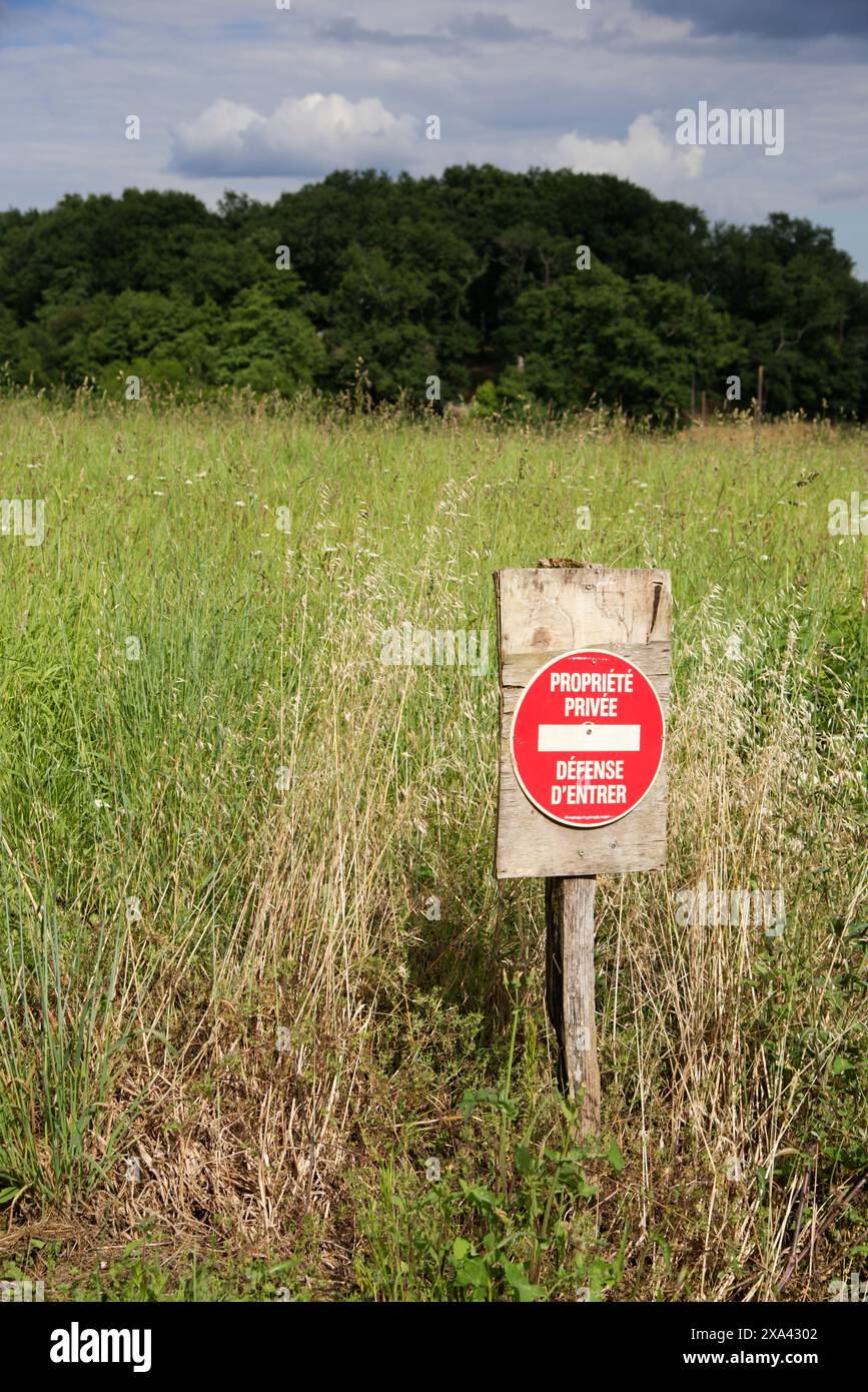 Panneau interdit rouge hi-res stock photography and images - Alamy