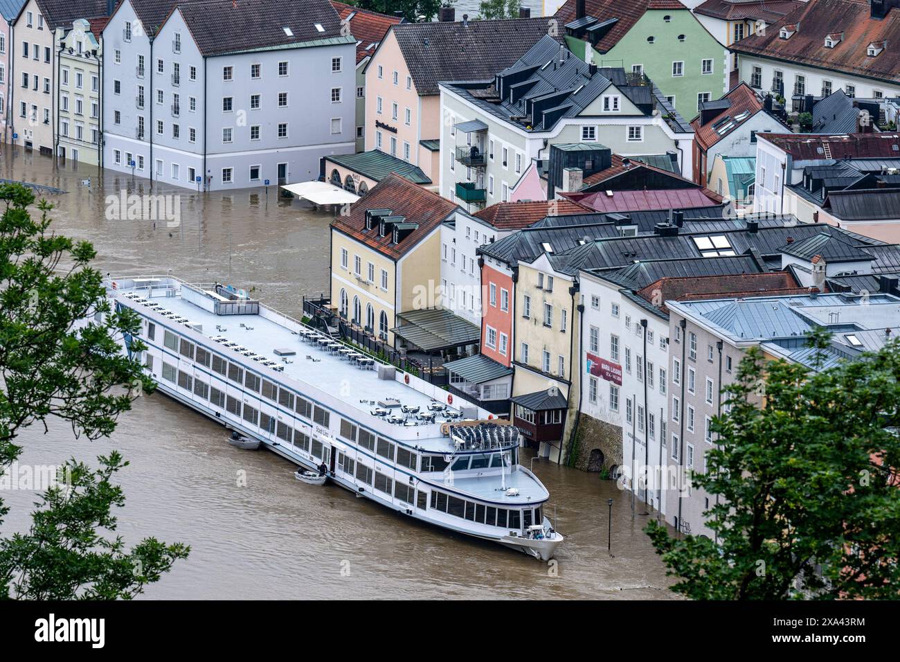 Passau, Germany. 04th June, 2024. Parts of the old town are flooded by ...
