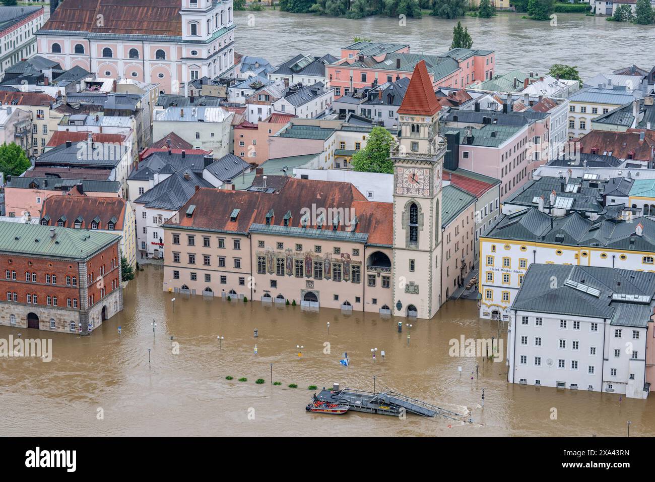 Passau, Germany. 04th June, 2024. The historic town hall is flooded by ...
