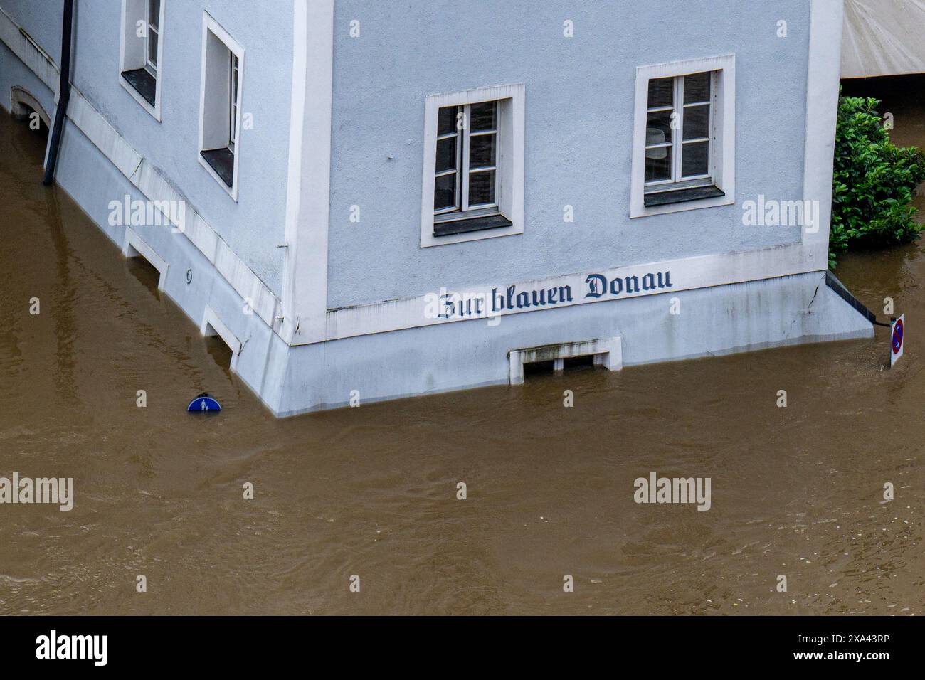 Passau, Germany. 04th June, 2024. A house with the lettering "Zur ...