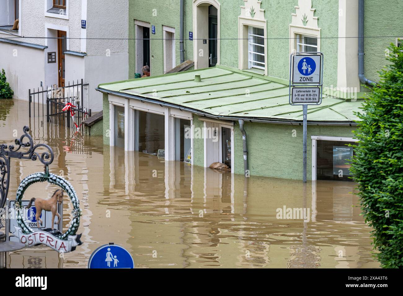 Passau, Germany. 04th June, 2024. Parts of the old town are flooded by ...