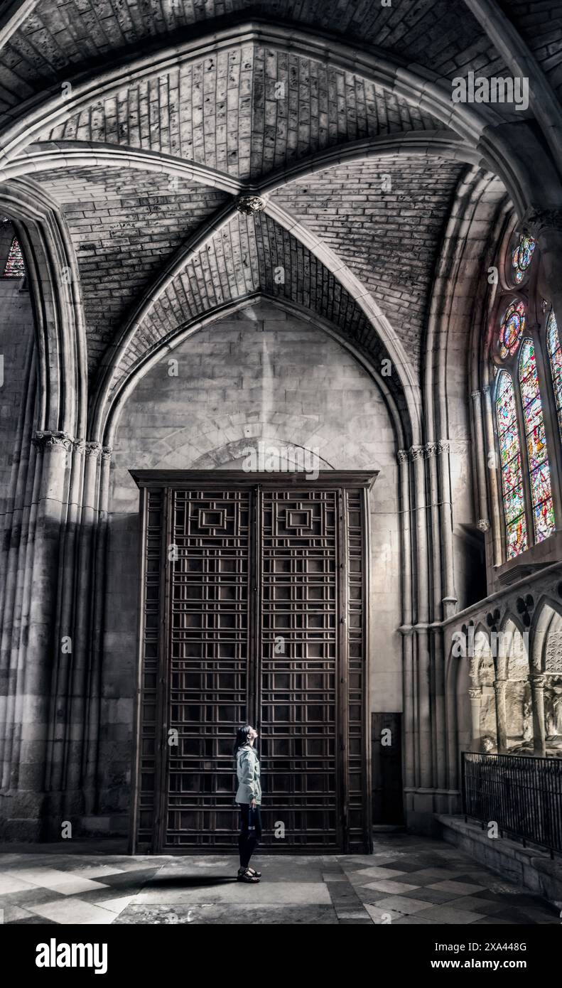 Stained glass front door hi-res stock photography and images - Alamy