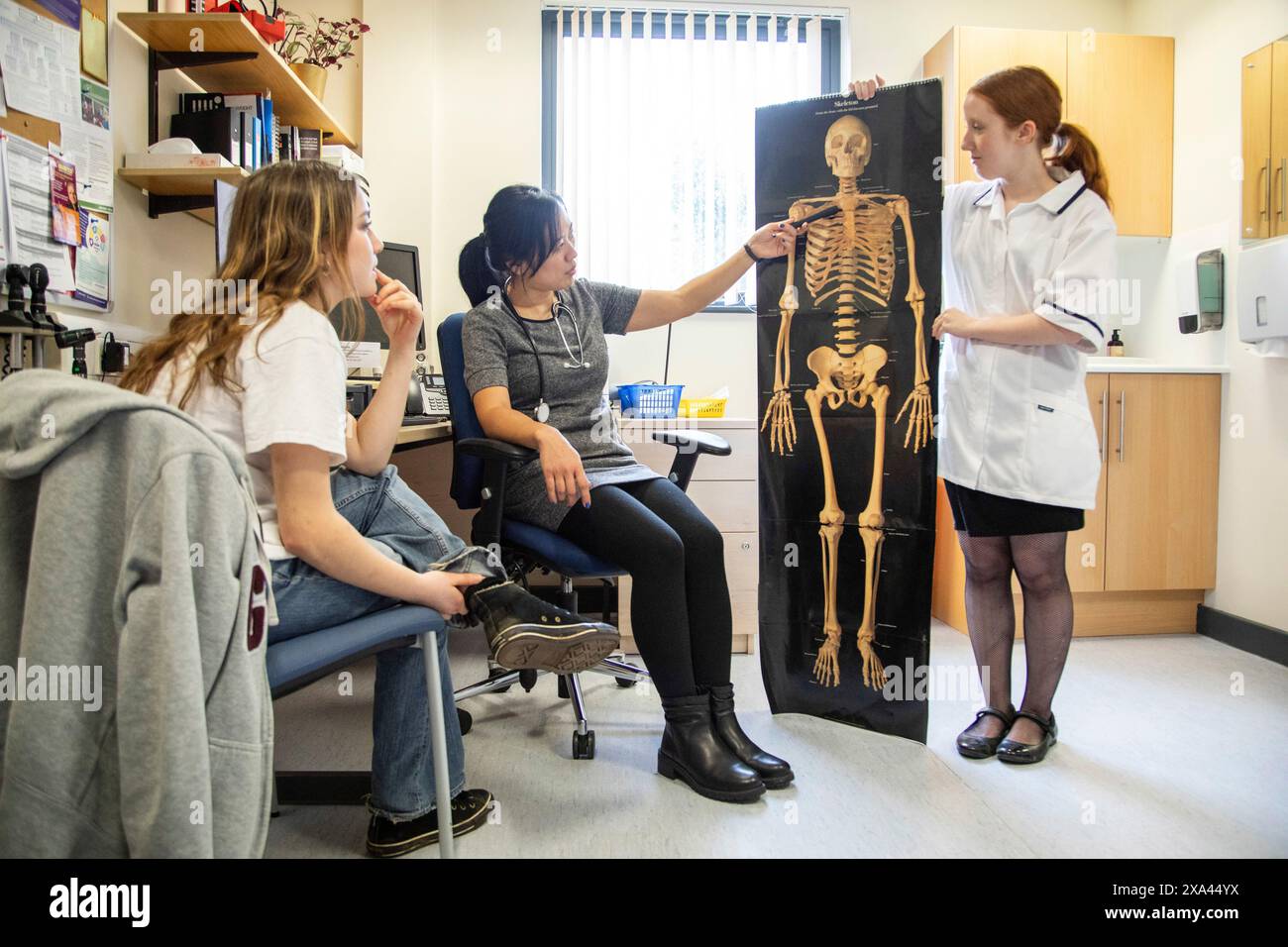 Uk medical doctor class hi-res stock photography and images - Alamy