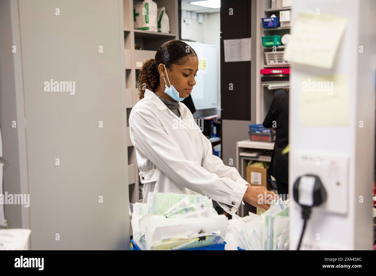 Chemistry laboratory uk mask hi-res stock photography and images - Alamy