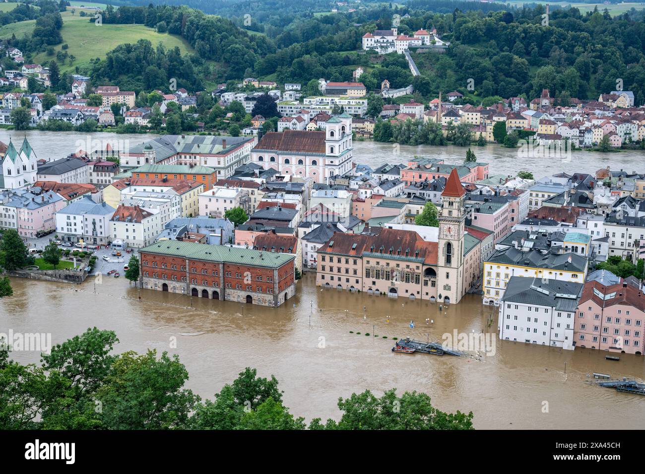 Passau, Germany. 04th June, 2024. Parts of the old town are flooded by ...