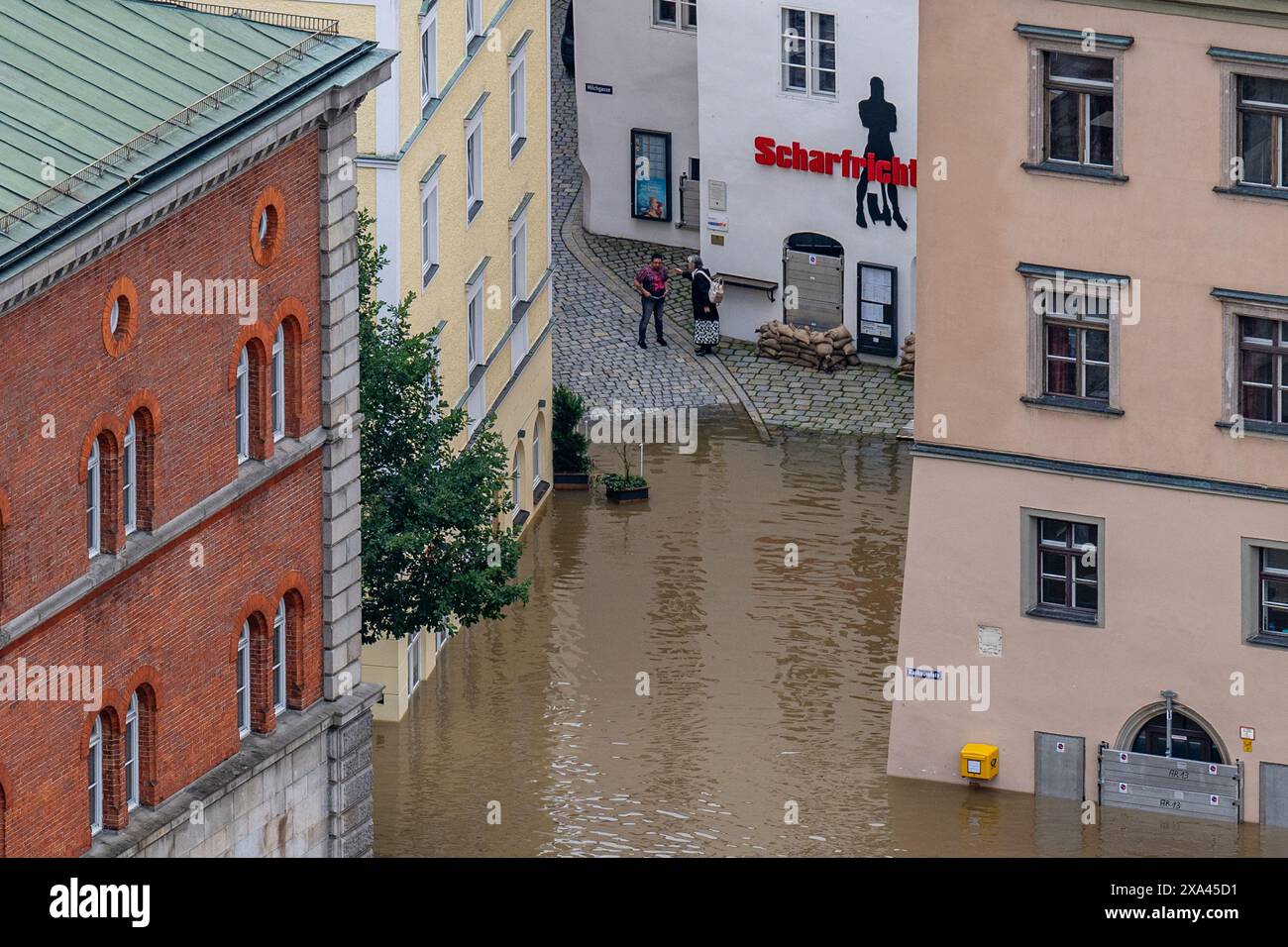 Passau, Germany. 04th June, 2024. Parts of the old town are flooded by ...