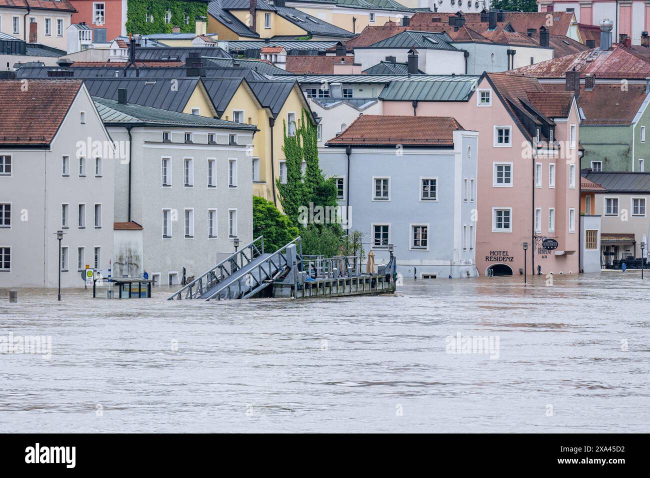 Passau, Germany. 04th June, 2024. Parts of the old town are flooded by ...