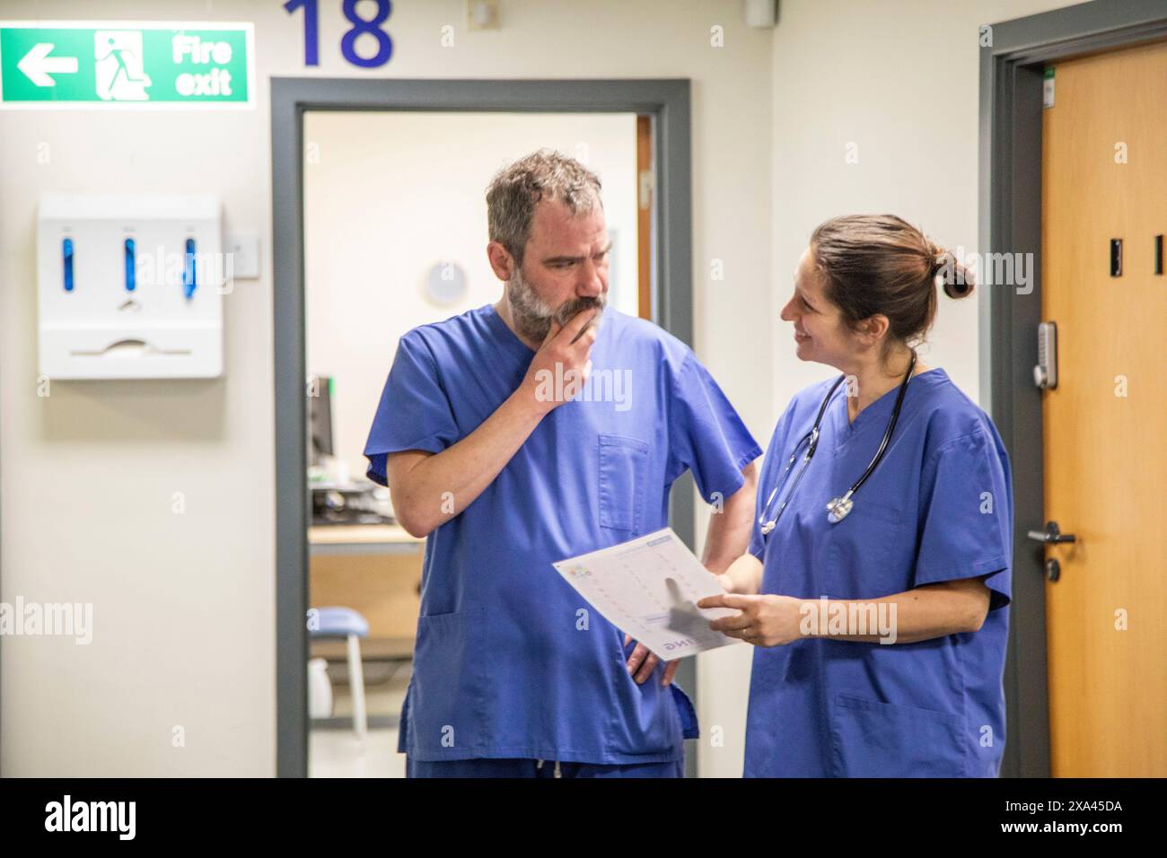 Hospital corridor and sign hi-res stock photography and images - Alamy