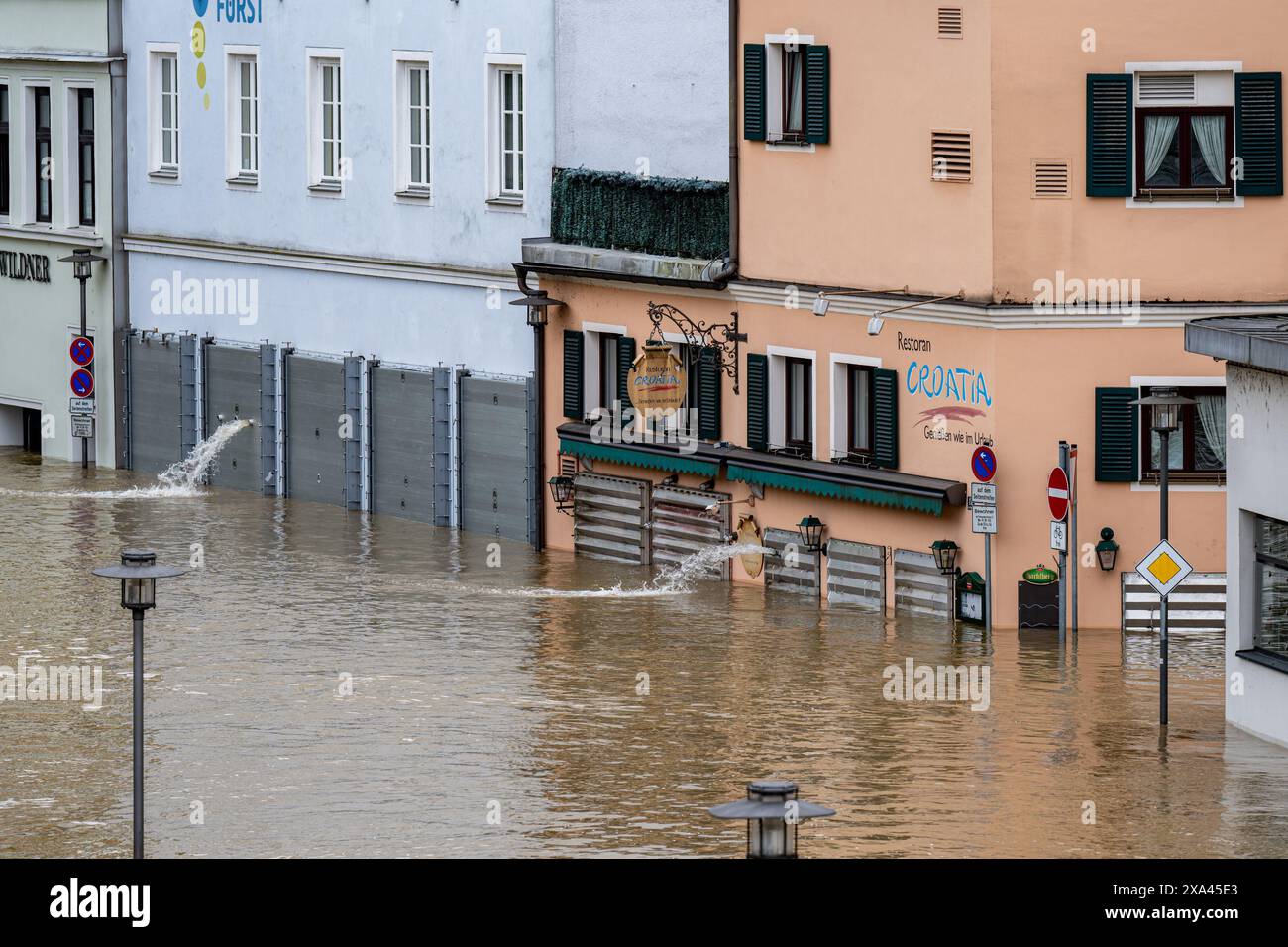 Passau, Germany. 04th June, 2024. Parts of the old town are flooded by ...
